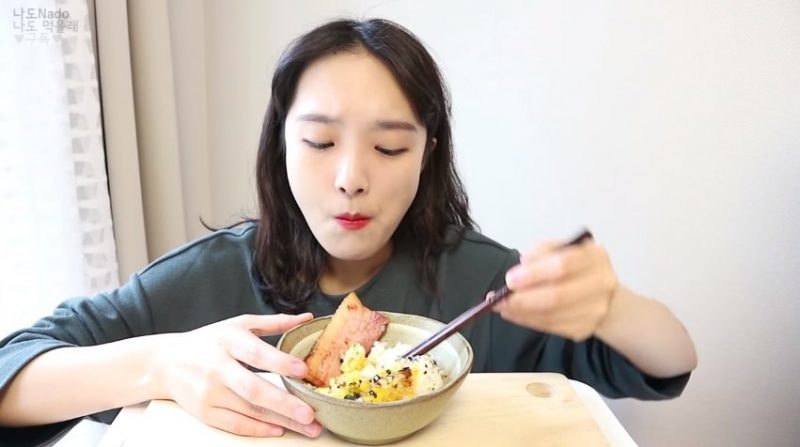 Meet the Korean ‘Mukbang’ YouTuber Famous For Stuffing Herself on ...