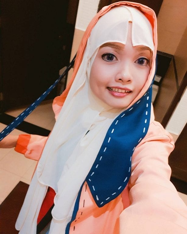 Malaysian Cosplayer Creatively Includes a Hijab in Anime Costumes ...