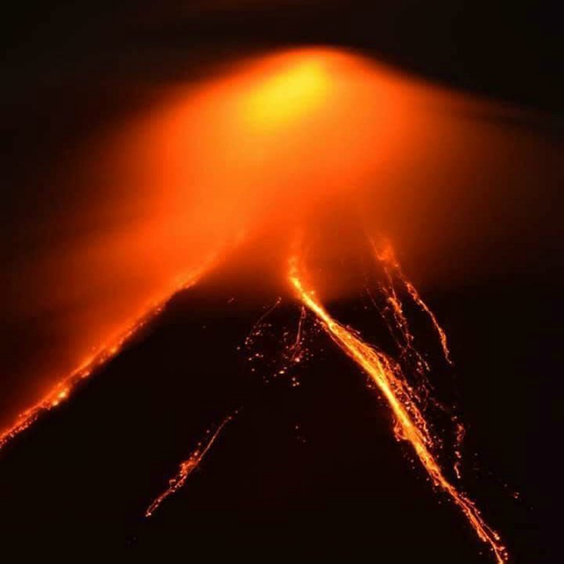 Amazing Timelapse Shows Erupting Mount Mayon Volcano in the Philippines ...