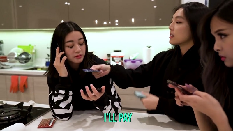 YouTuber Shows the Differences Between Mainland Chinese Girls vs. ABC ...