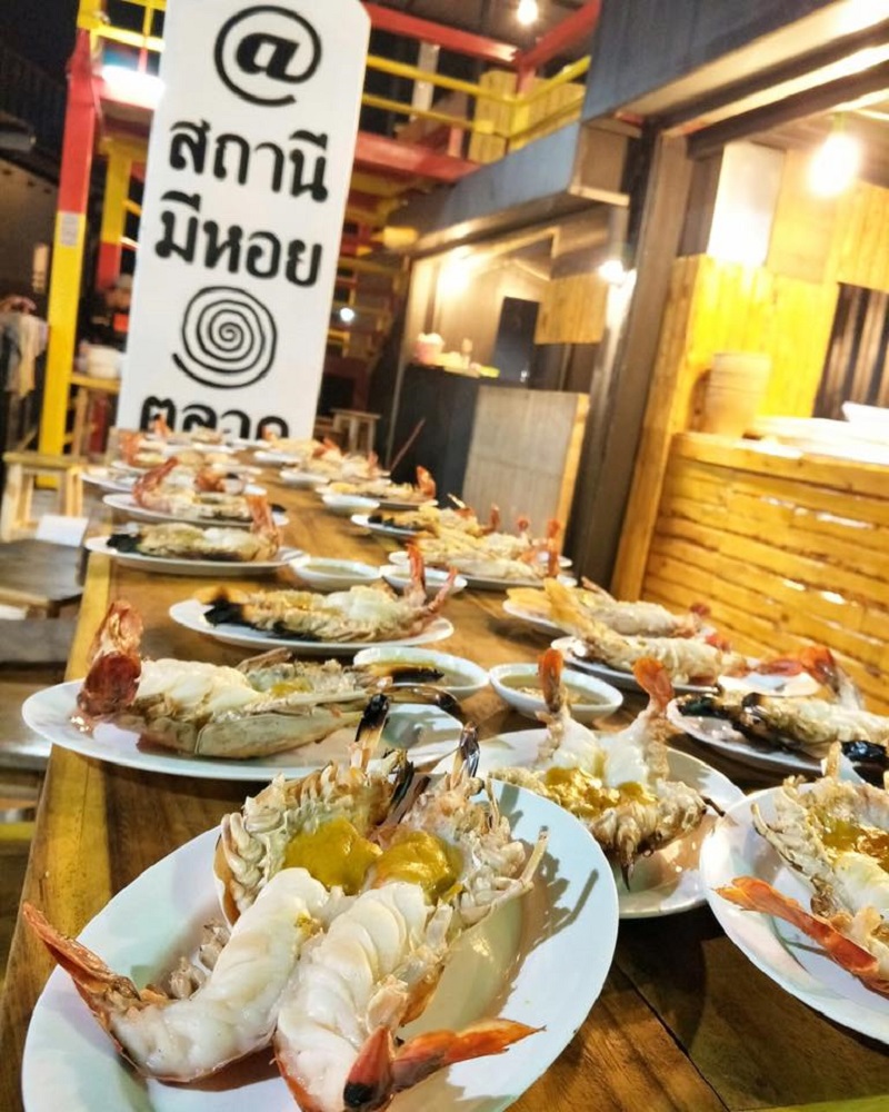Restaurant in Thailand Goes Viral for Its Hunky Waiters in ‘Sexy ...