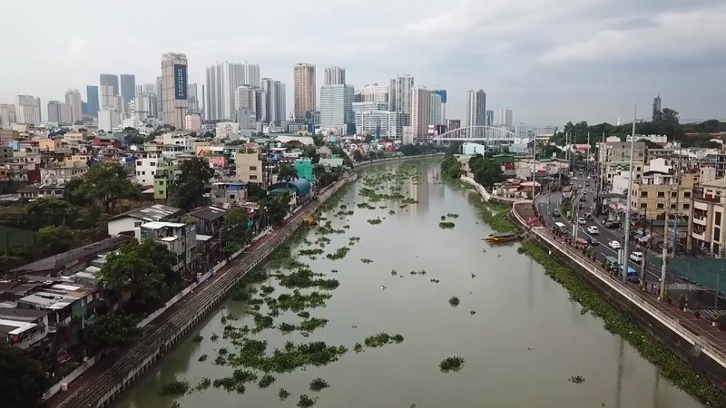 Filipino-American Vlogger Takes Dangerous Dip Into Manila’s Heavily ...