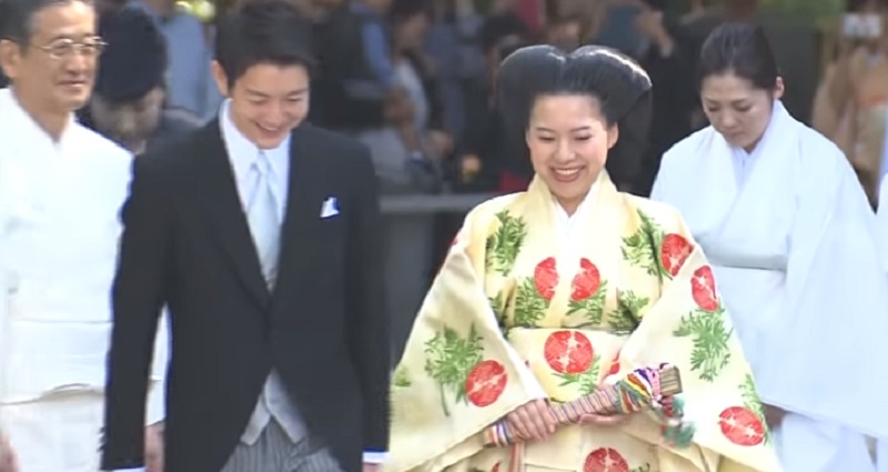 Japan's Princess Ayako Officially Gives Up Royal Status to Marry 'Commoner'