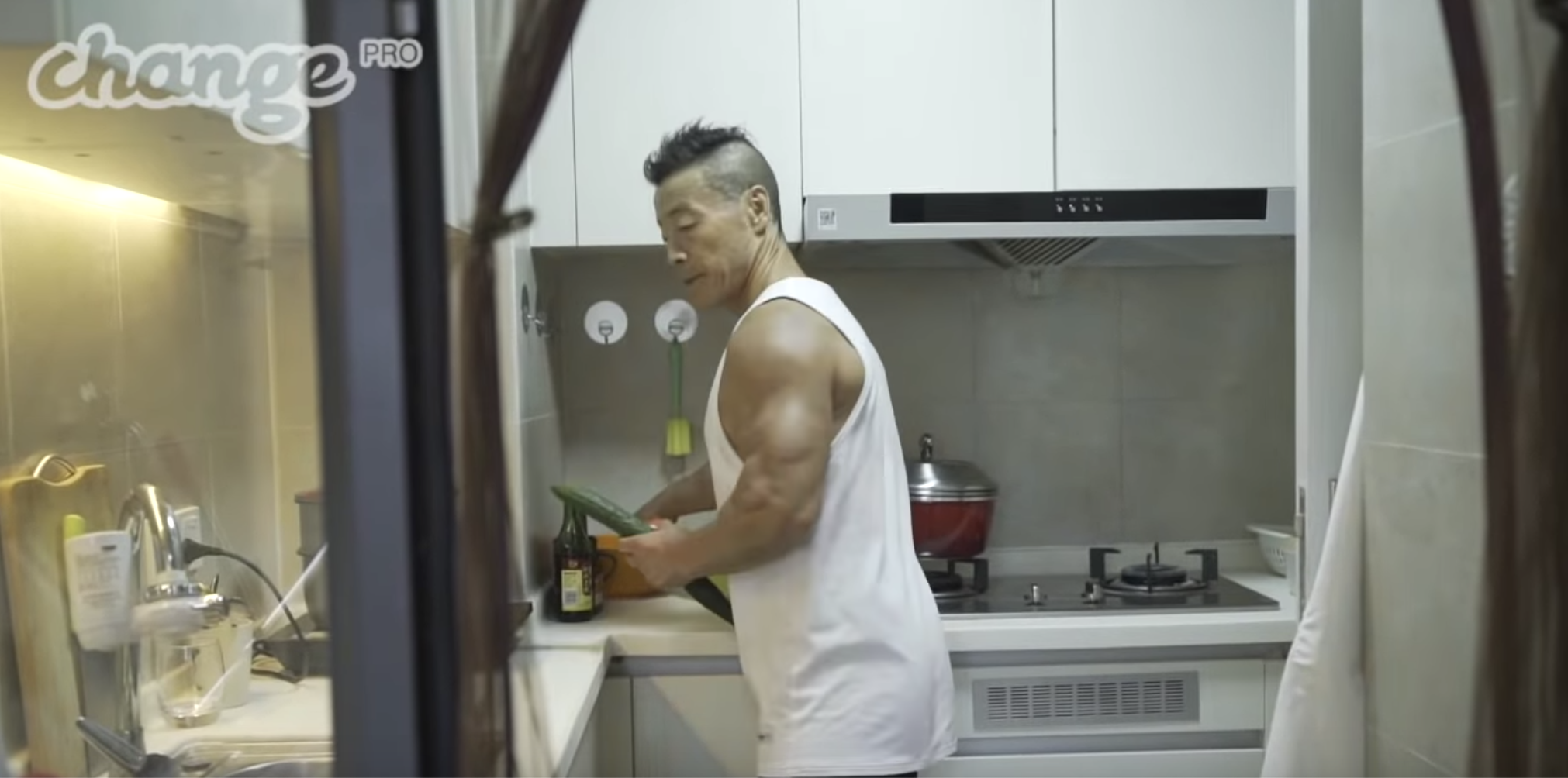This 69-Year-Old Chinese Grandpa’s Physique Will Blow You Away ...