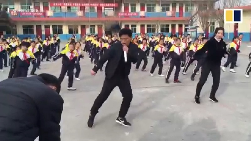 Chinese School Principal Teaches His Students How to Shuffle and He’s ...