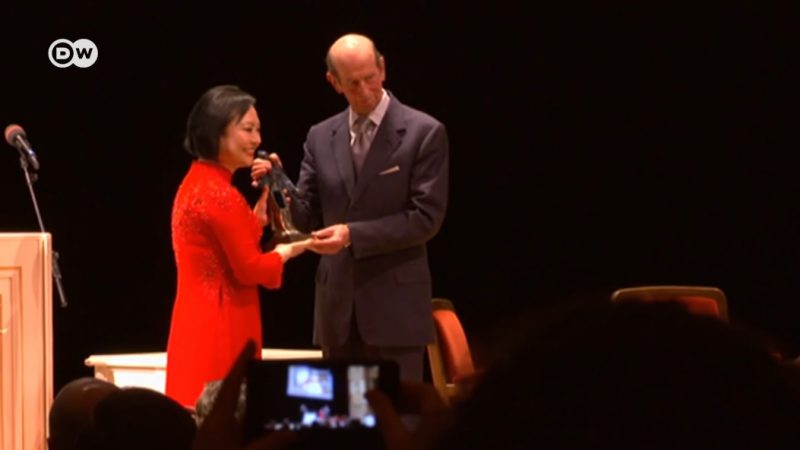 ‘Napalm Girl’ from Iconic Vietnam War Photo Awarded $11,000 for Peace ...