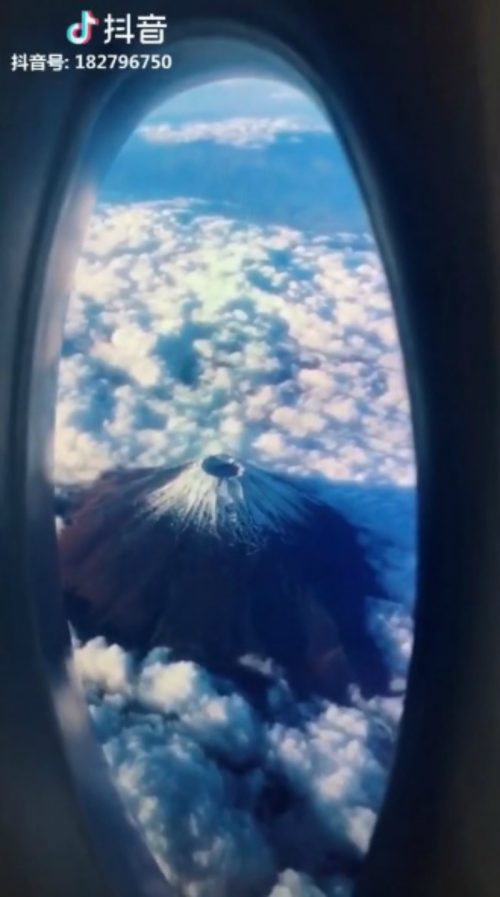 People are Using Hilariously Mundane Objects for the ‘Fake Plane Ride ...