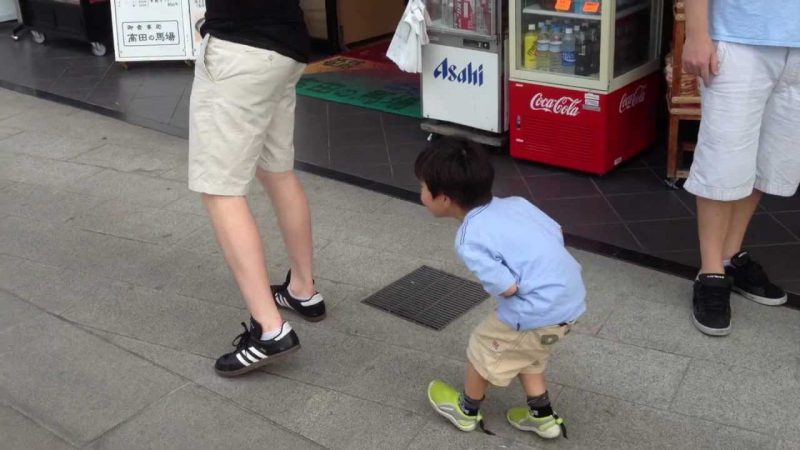 Japanese Prank Where Kids Stick Their Fingers Into People’s Butts is ...