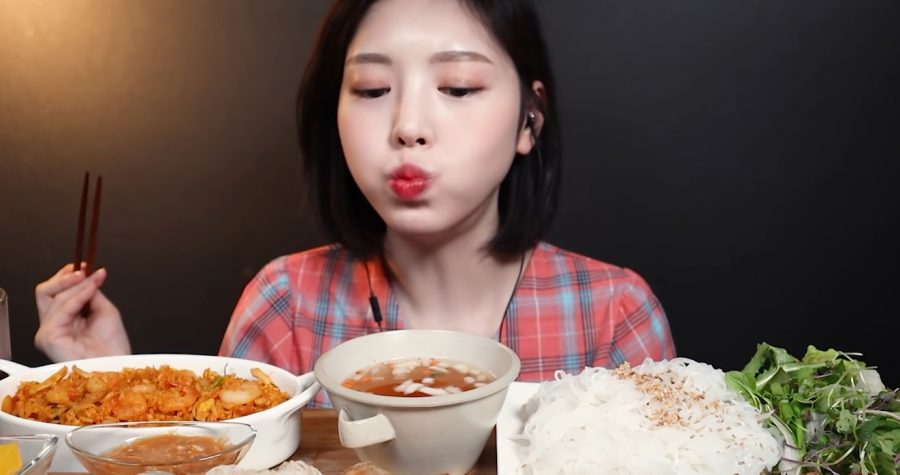Mukbang Vlogger With 4.4 Million Followers Called Out For Cheating By ...