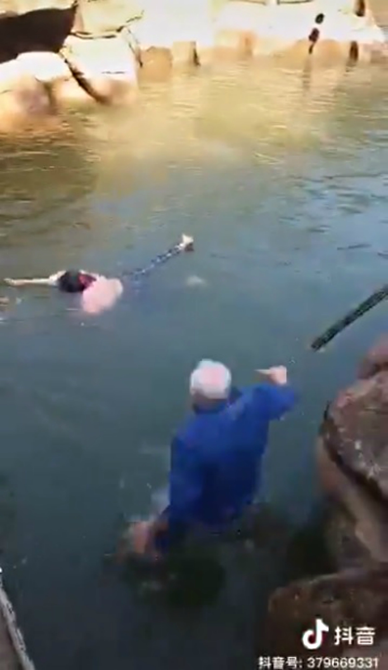 British Diplomat Saves Drowning College Student in China | NextShark.com