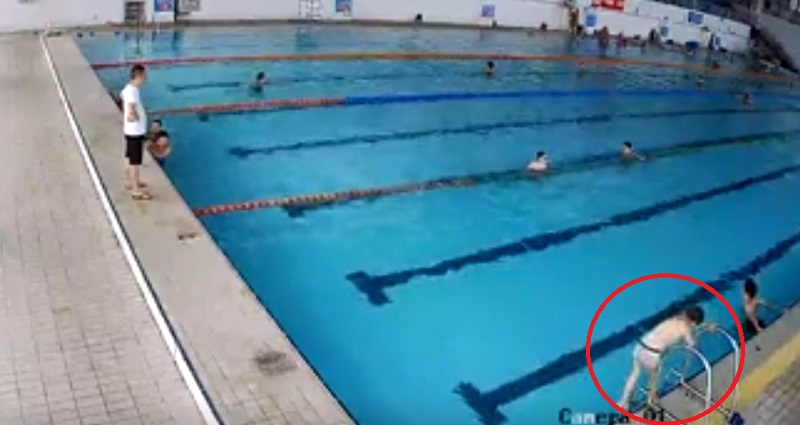 Chilling video captures boy drowning to death in packed public pool in ...