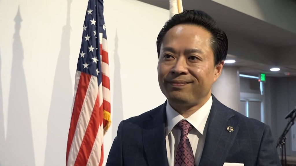 Vietnamese immigrant Thien Ho sworn in as Sacramento County District ...