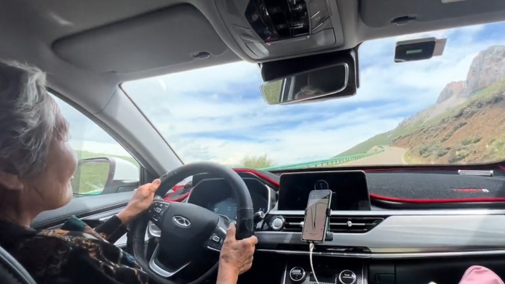 71-year-old Chinese grandmother takes daughter, grandson on challenging ...